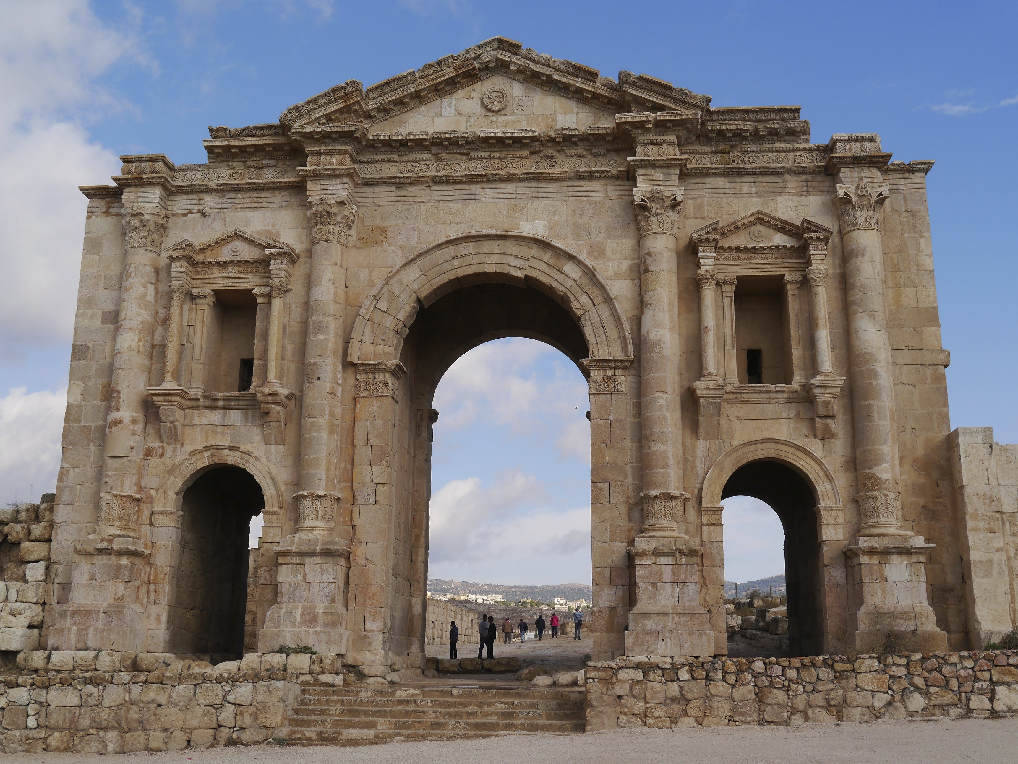 Hadrian’s Arch (Zairon / Wikimedia) « See The Holy Land